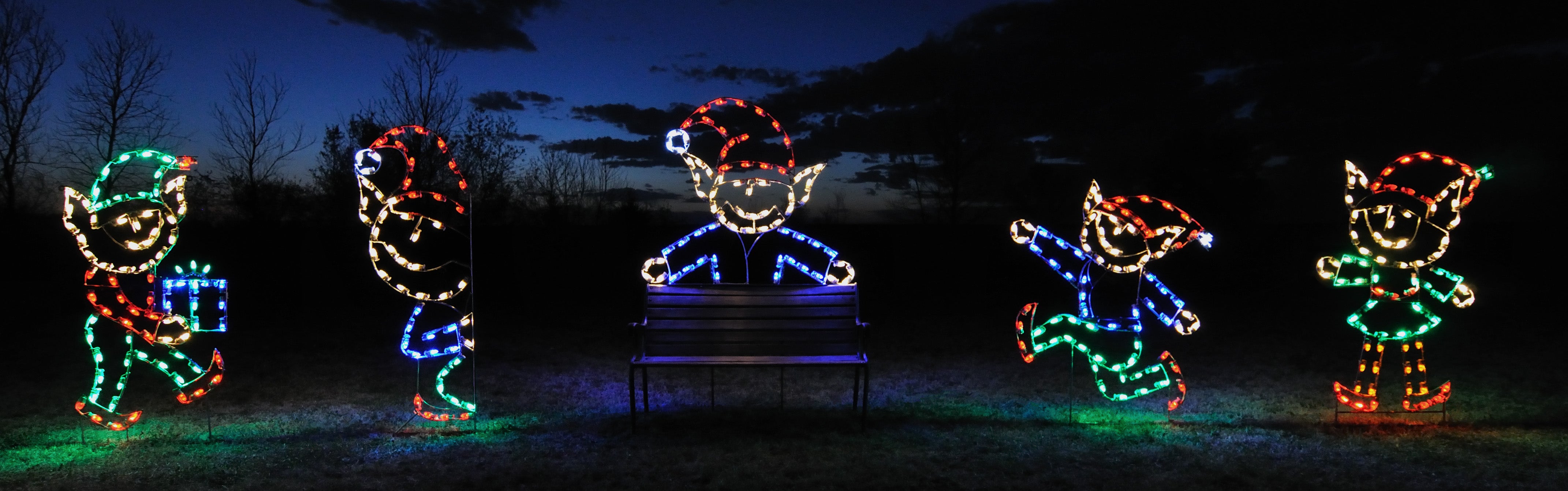 Christmas Elves, Lit Elf Displays – HolidayLights.com