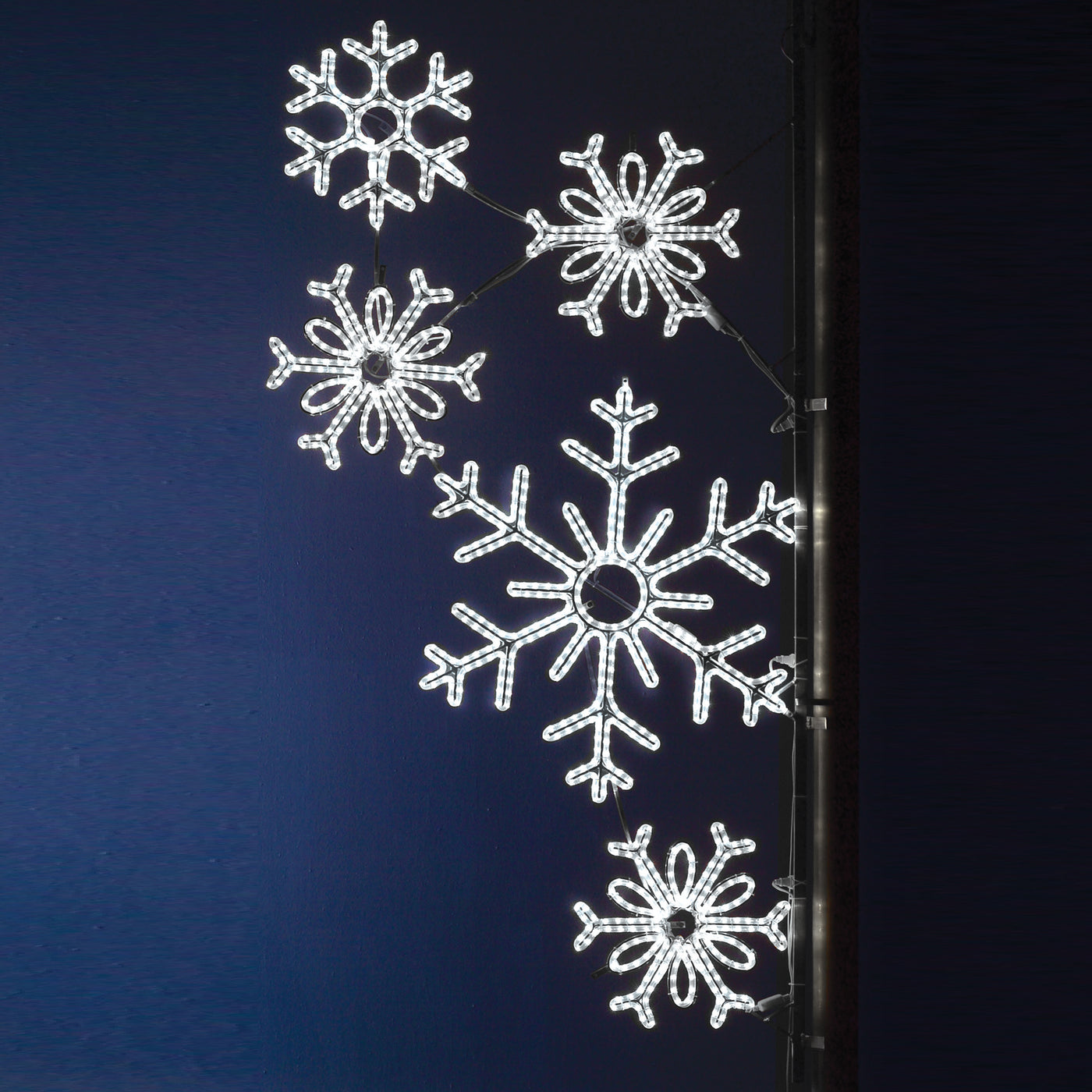 Pole Decoration - Snowflake Cluster — HolidayLights.com